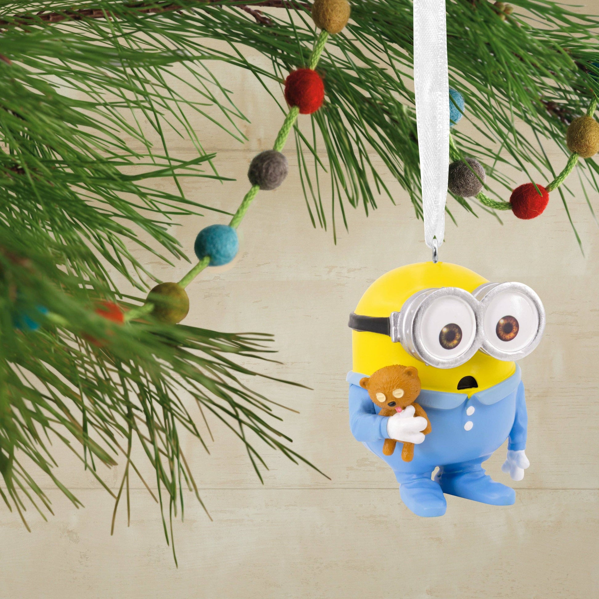 Hallmark - Collectable Minions - Bob The Minion In Pyjamas Ornament ...